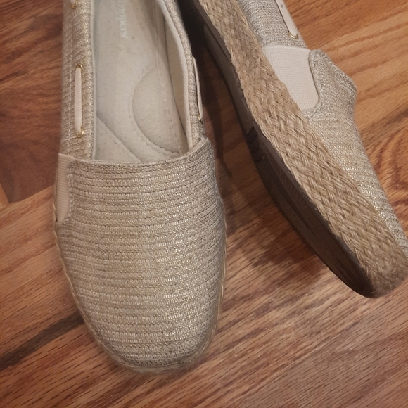 Grasshoppers | Shoes | Grasshoppers Womens Gold Memory Foam Espadrille ...